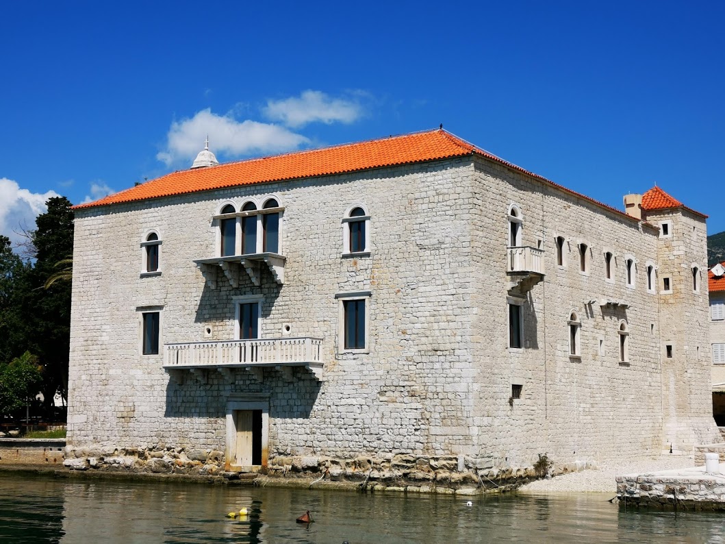 Split Coast Castles: Castel Vitturi (Croatia) – What.the.castle